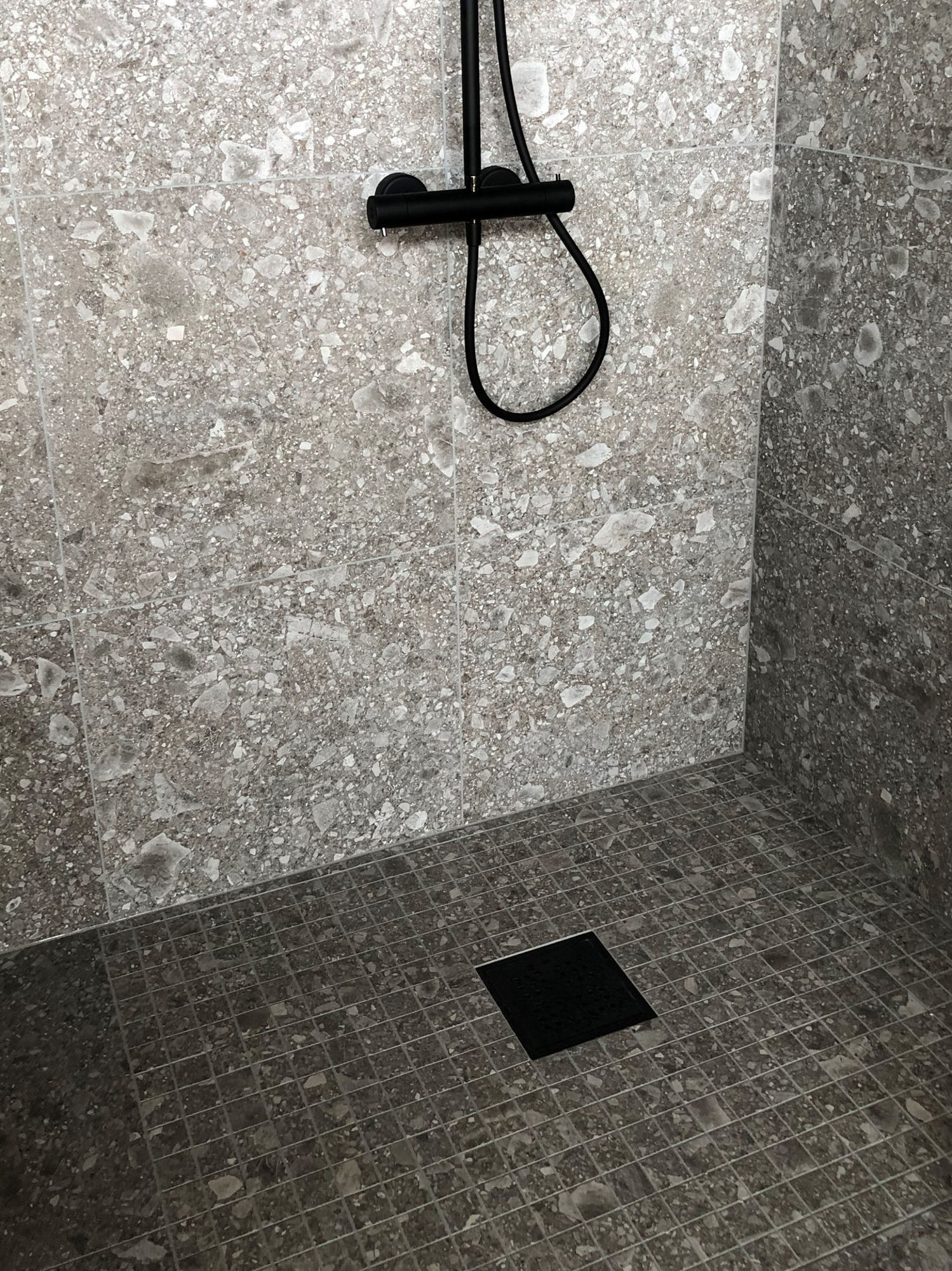 Nordic Tools. NT slukrist design elegant 20x20 svart matt