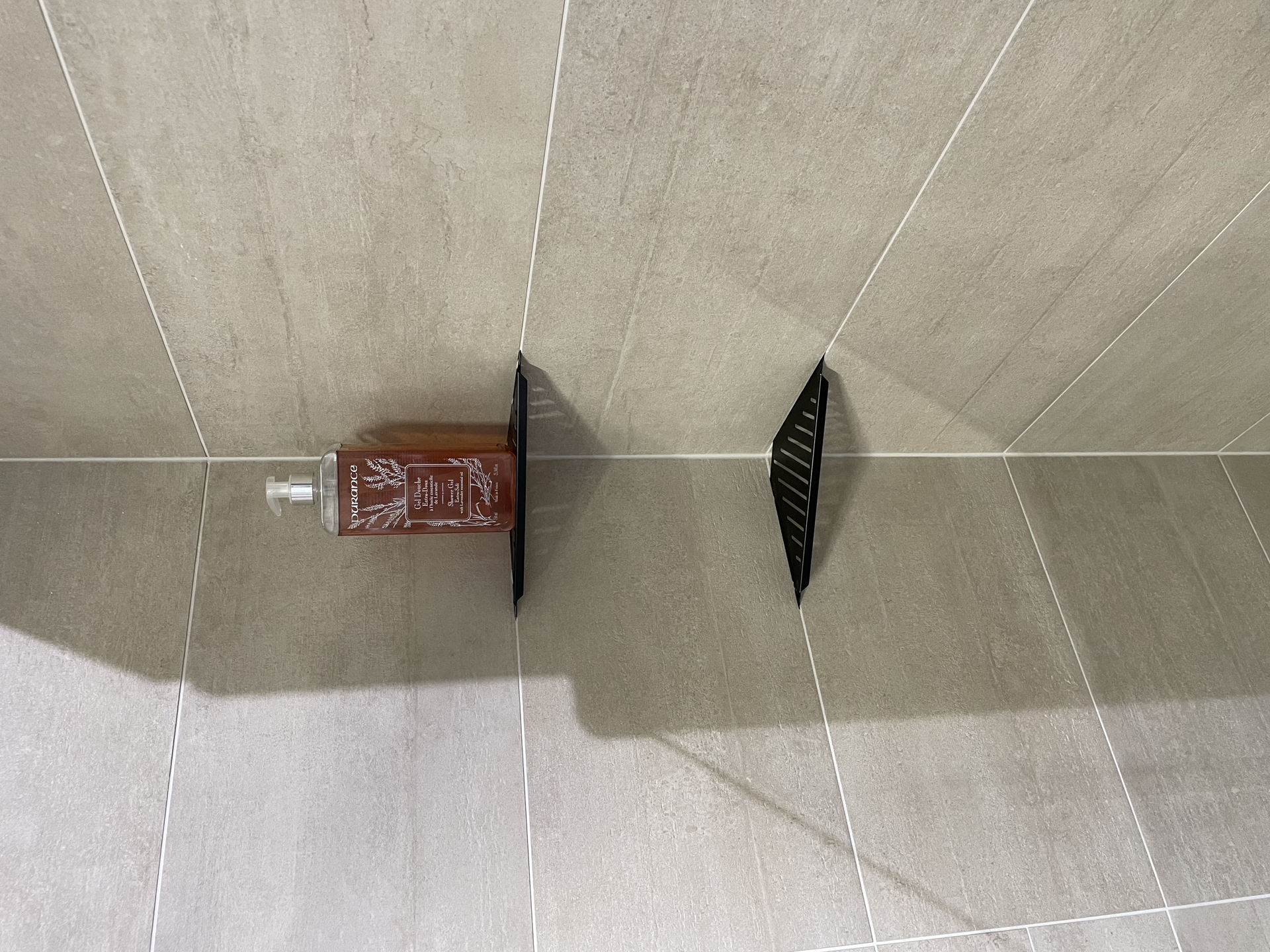 Nordic Tools. NT design hylle klassisk rustfritt stål svart matt